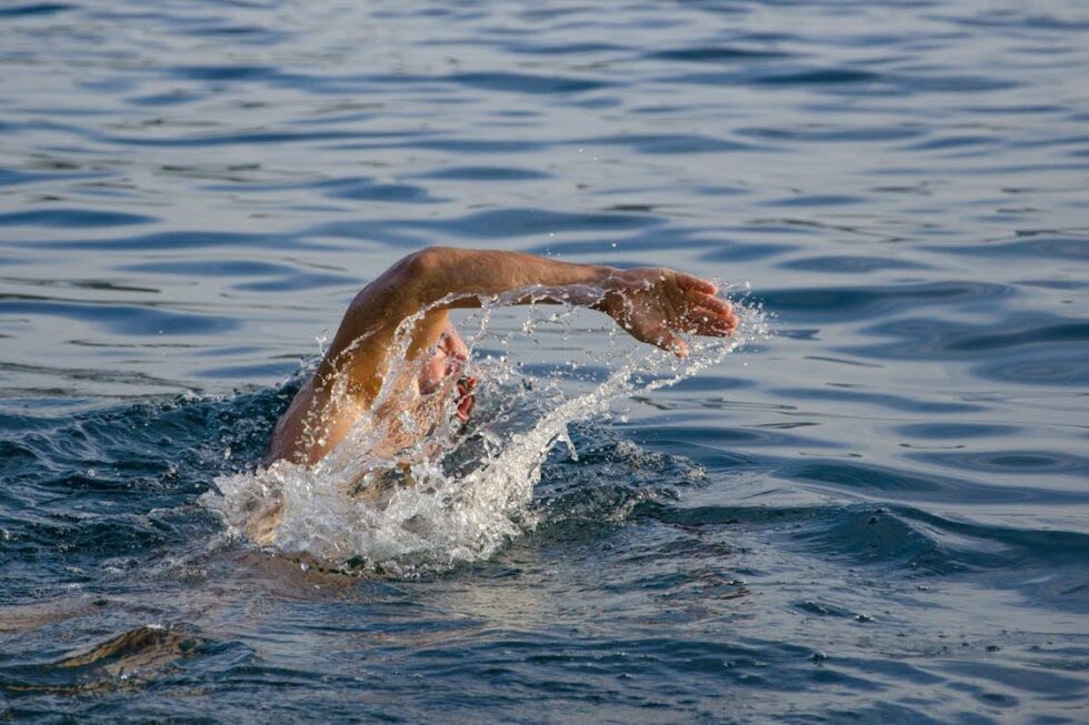 20 Pro Tips On How To Swim Faster In No Time