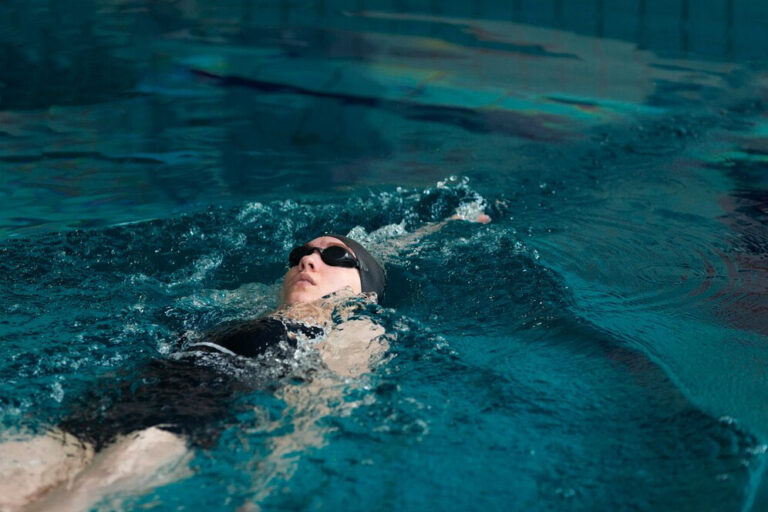 How to Kick in Swimming: A 6 Step Guide For Better Technique